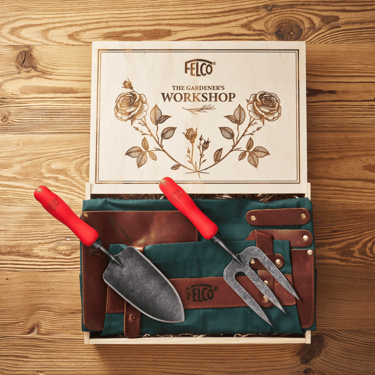 FELCO 935-A - Gardener’s Workshop Planting Set - Engraved Pine Wood Pr